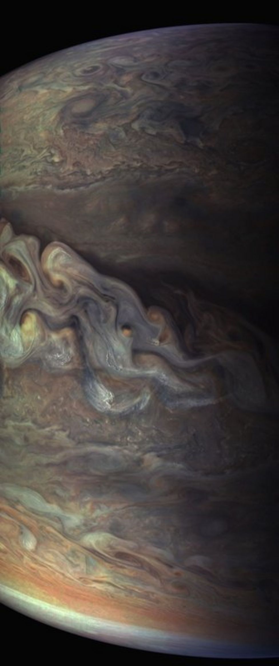Juno peers below Jupiter's clouds - BBC News