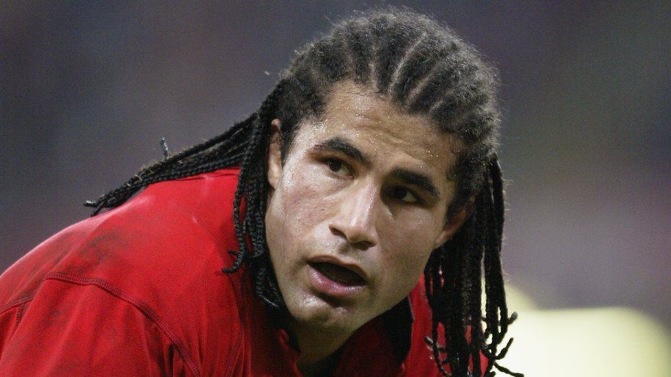 'Symud tua'r golau': Meddylfryd Richard Parks - BBC Cymru Fyw