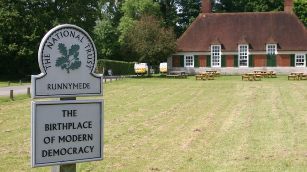 Runnymede Borough Council votes against livestreaming meetings - BBC News