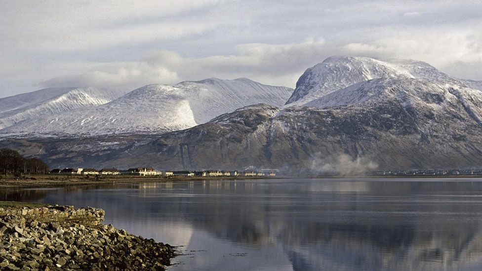 Families thank 'brave' Ben Nevis teams after bodies found - BBC News