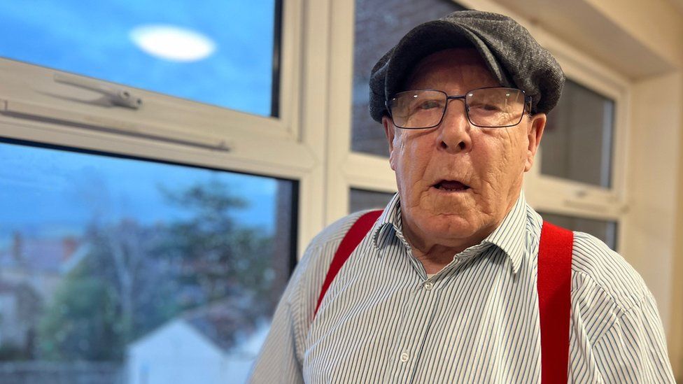 Portishead pensioners trapped in tower block for 12 days - BBC News