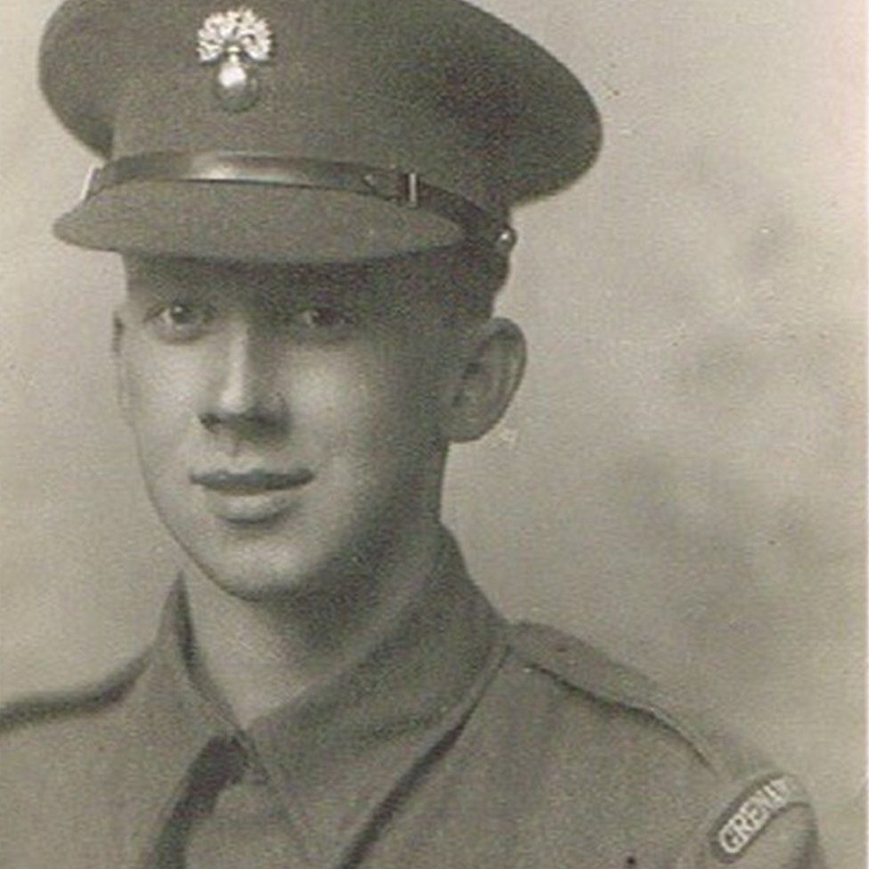 World War Two Grenadier Guard veteran wears uniform for birthday - BBC News