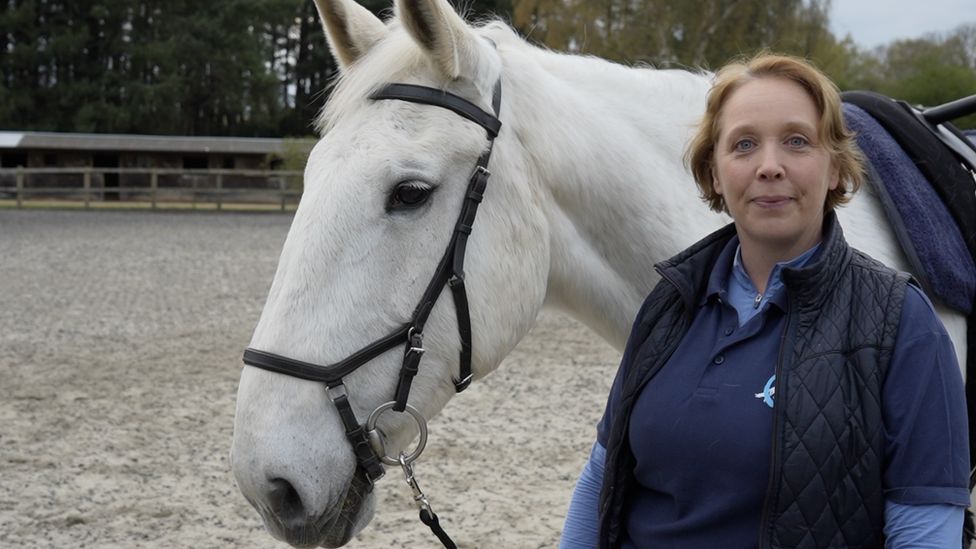 Suffolk: Horseback gymnastics club launches fundraising appeal - BBC News