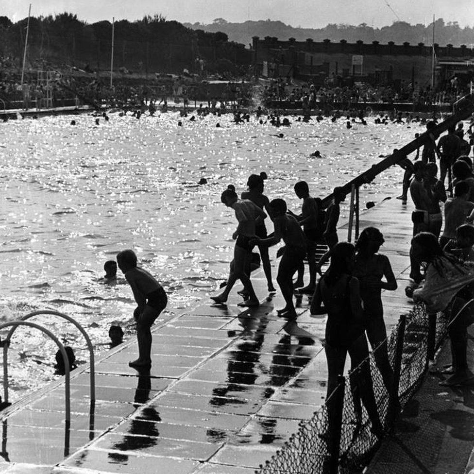 Lido love: Are we falling back in love with outdoor pools? - BBC News