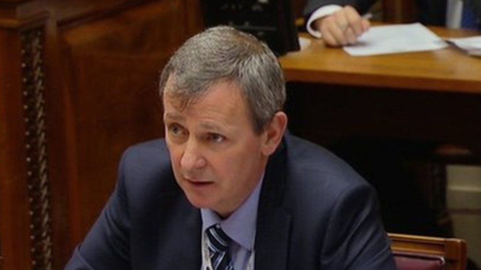 Top civil servant denies breach of ministerial code - BBC News