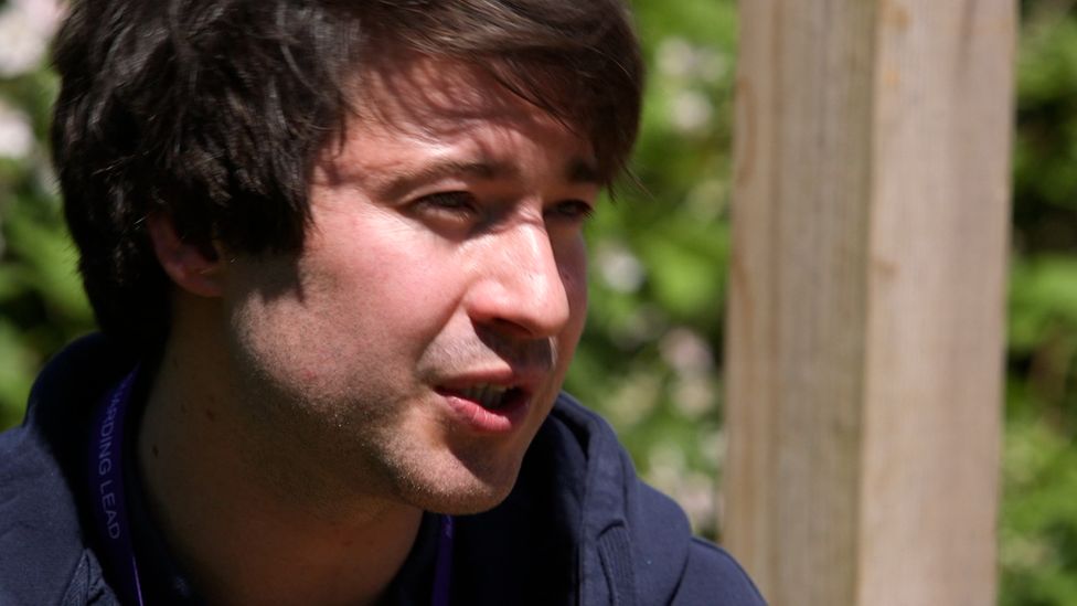 Drug gangs on 'recruitment drive' during lockdown - BBC News