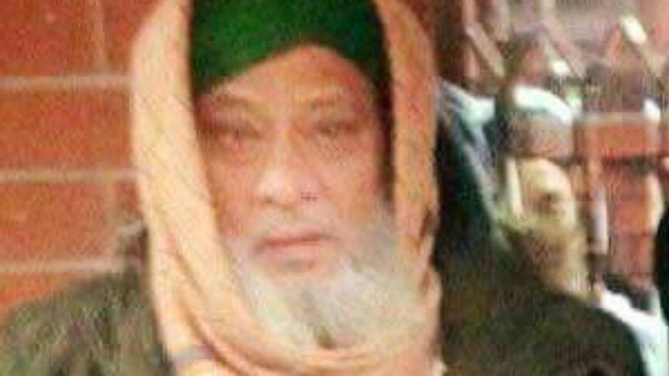 Jalal Uddin: Rochdale Koran reader death suspects bailed - BBC News