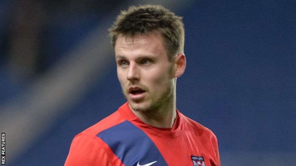 Grimsby Town: James Berrett and Tom Bolarinwa join League Two club ...