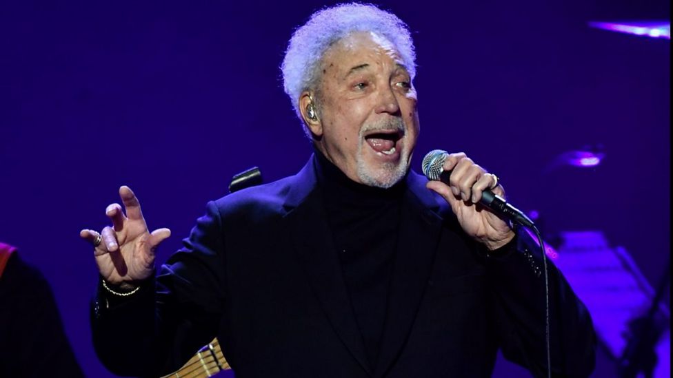 Tom Jones questions Delilah rugby choir ban during Cardiff concert ...