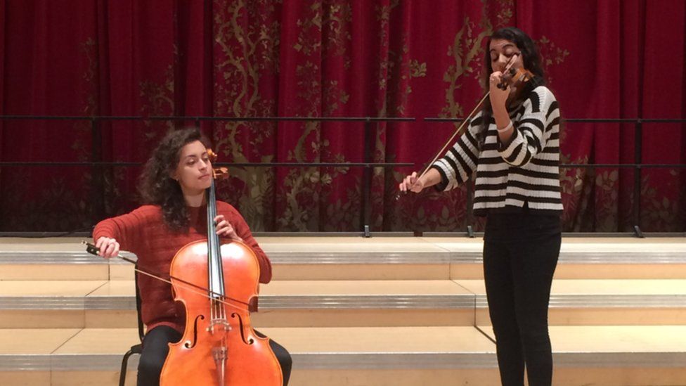 Ayoub sisters back free music tuition in Scotland - BBC News