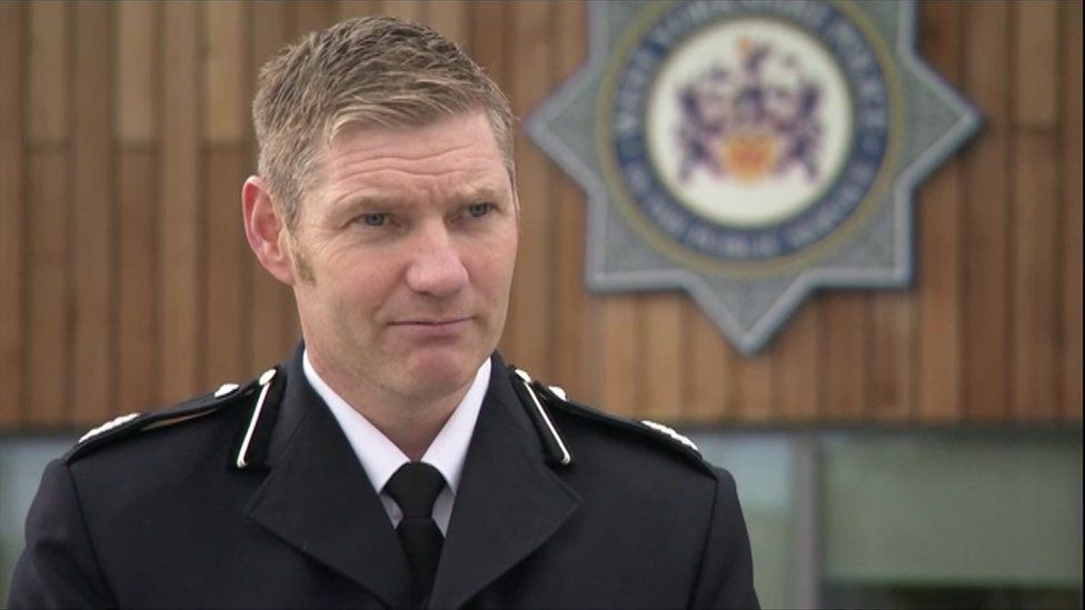 Bradford family with 'one-way ticket' may be heading for Syria - BBC News