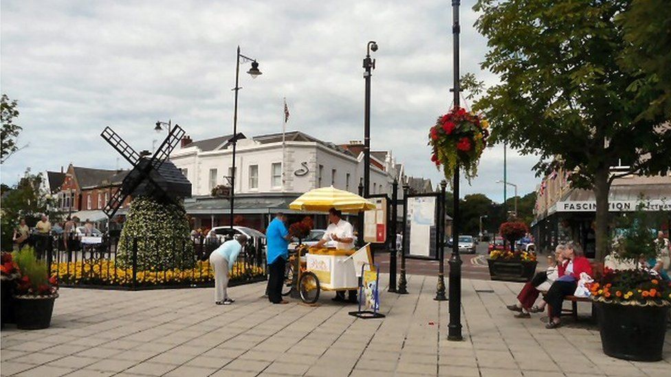 Woman holidays in Lytham every year since 1933 - BBC News