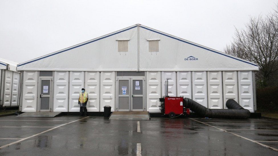 Covid-19: Overflow mortuary opening in Basingstoke - BBC News