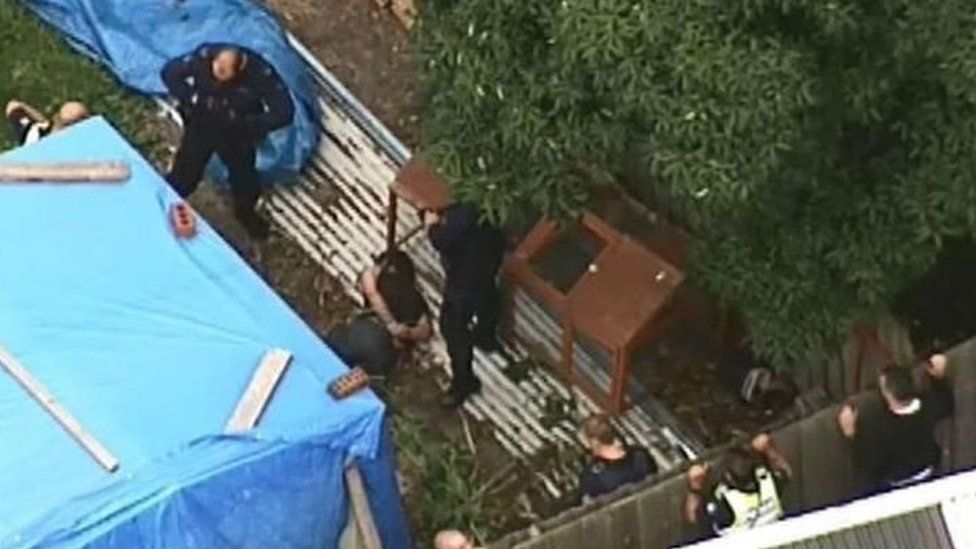 Can you fight back against an intruder? - BBC News