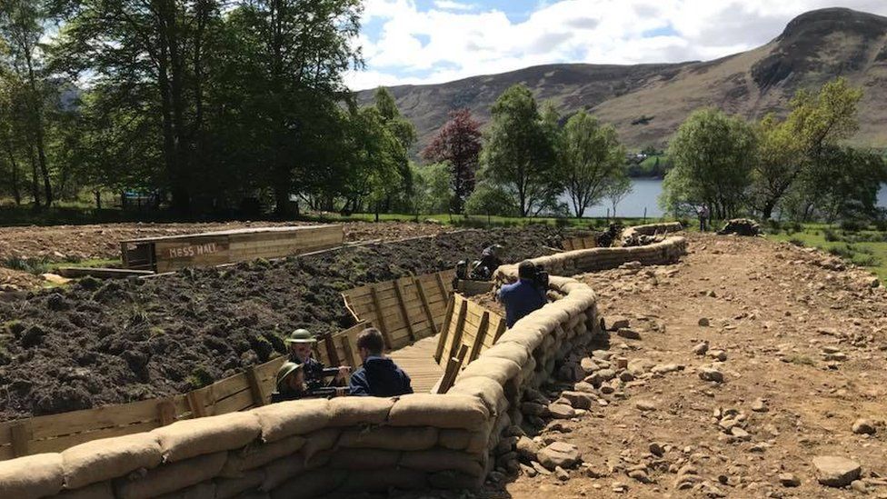 WW1 trenches recreated for Scottish pupils - BBC News