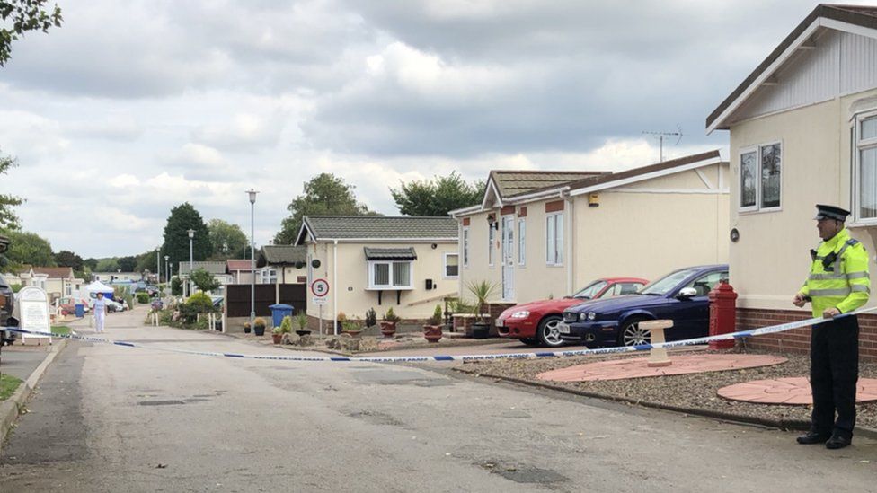 Man stabbed niece to death in Mansfield before killing himself - BBC News