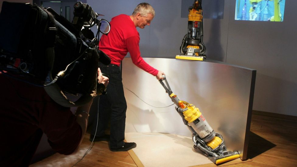 Fast circuit maker wins Dyson award - BBC News