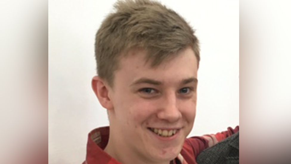 Hitchin crash tributes paid to pedestrian Christian Smith - BBC News