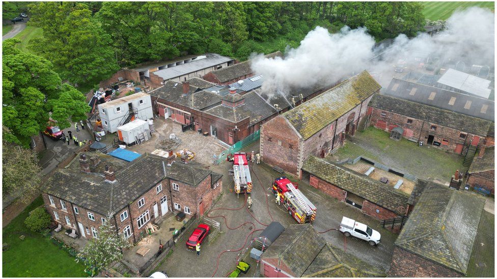 Temple Newsam fire: Crews tackle barn blaze at Leeds estate - BBC News