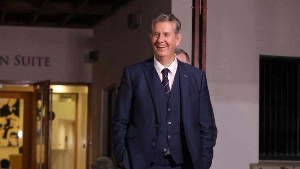 DUP leadership: Sir Jeffrey Donaldson ratified as party leader - BBC News