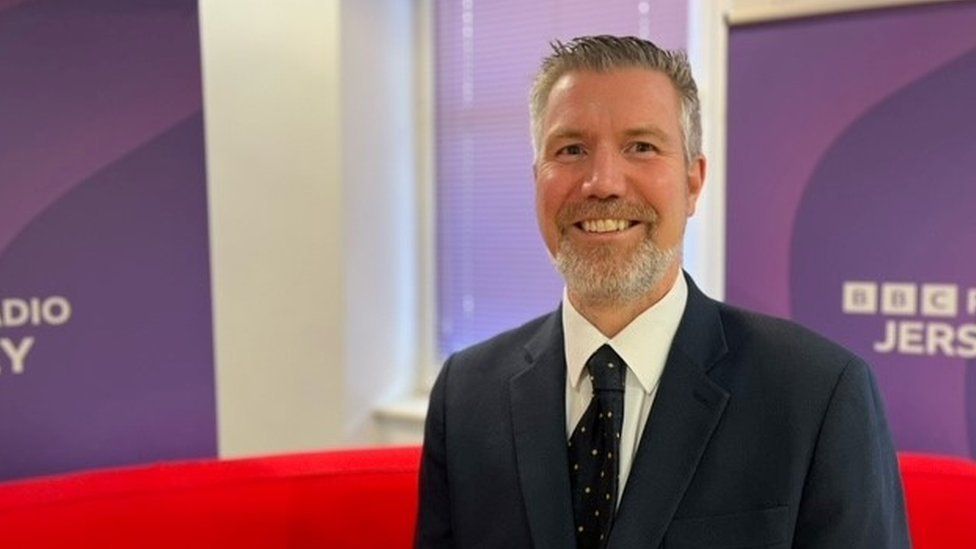 Jersey teachers offered new pay deal after strikes - BBC News