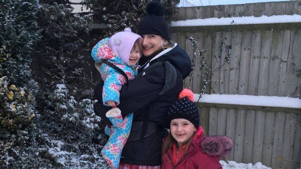 Tourniquet Syndrome nearly cost my baby two of her toes - BBC News