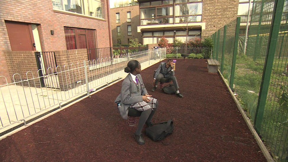 'Segregation' wall at London housing development taken down - BBC News