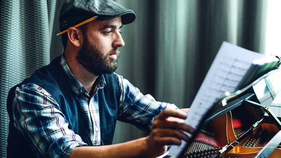 Colli mam a dod yn dad - BBC Cymru Fyw