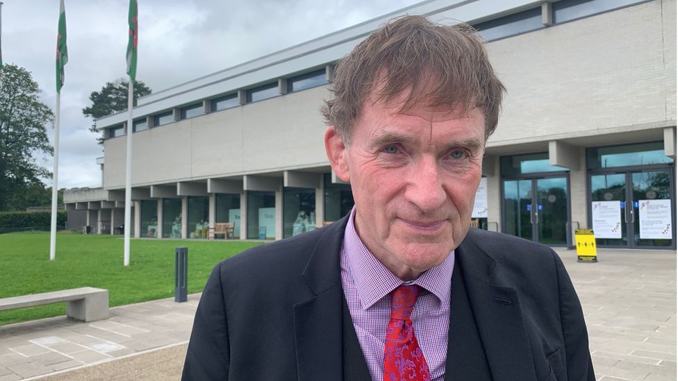 Yr Amgueddfa Genedlaethol yng Nghaerdydd yn ailagor - BBC Cymru Fyw