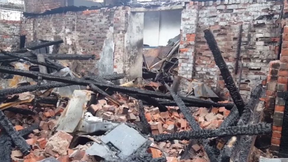 Dumfries garage blaze witness appeal renewed - BBC News