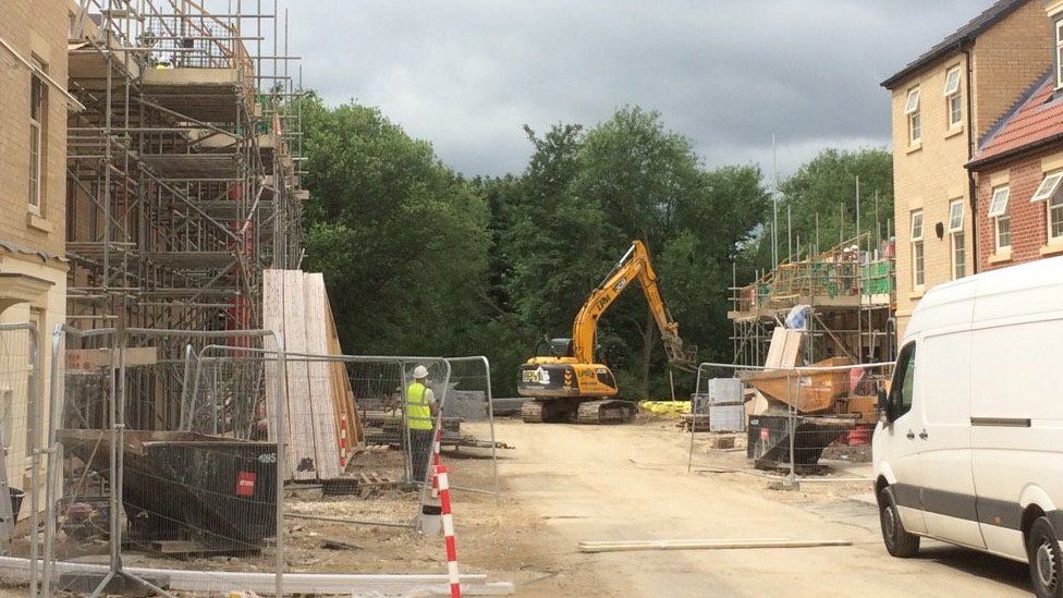 HS2: South Yorkshire drop-in takes place for residents - BBC News
