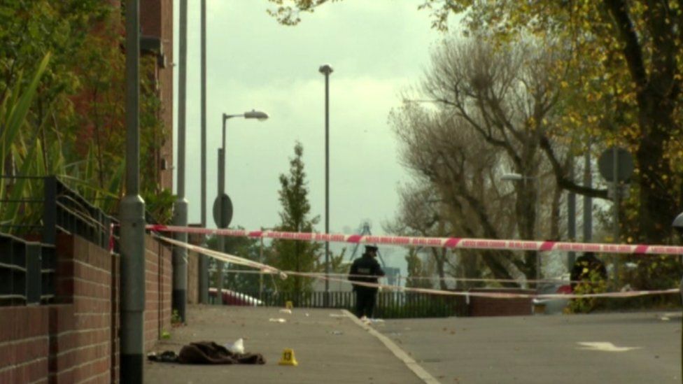 Belfast: Man critically ill after three men are stabbed in flat - BBC News