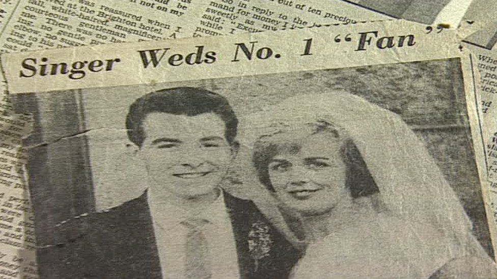 Sydney Devine tours again despite heartbreak - BBC News