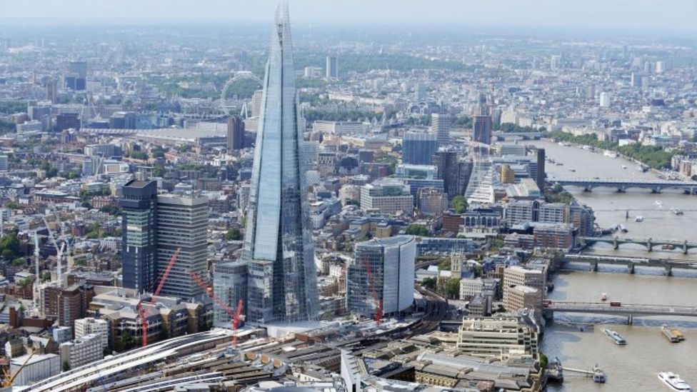 White British pupils 'lag behind ethnic minority peers' - BBC News