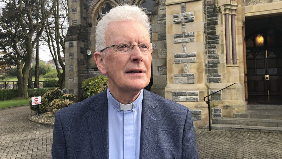 Aughnacloy crash: Hundreds attend Strabane vigil to remember victims ...