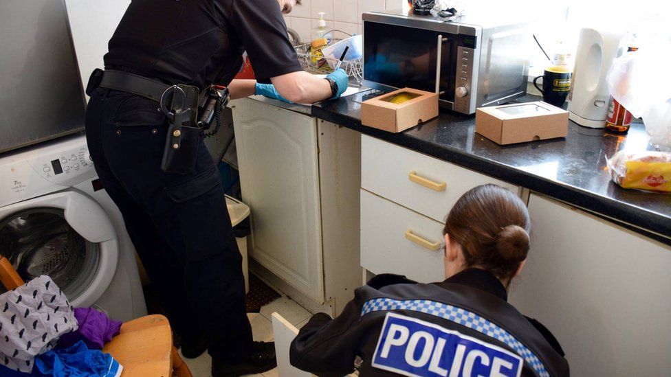 Four arrested in Berkshire and London money laundering raids - BBC News