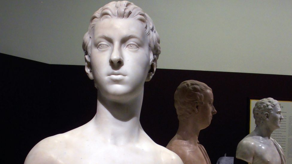 Invergordon shed door marble bust could be sold - BBC News