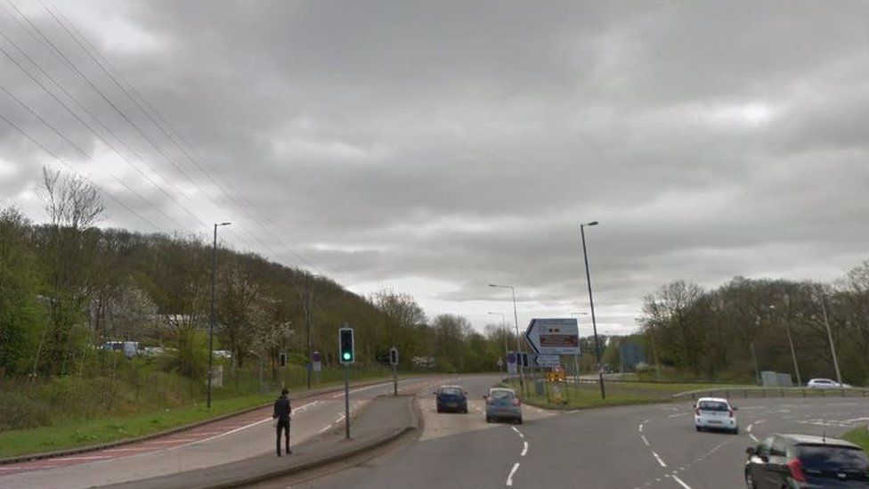 Main A48 route into Newport closed for weekend roadworks - BBC News