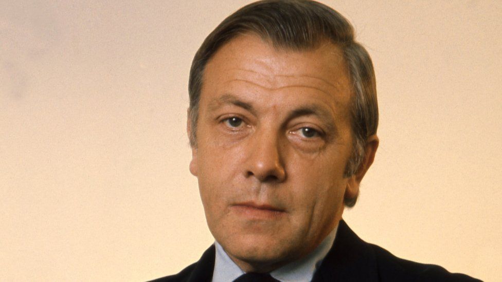 Conductor Kenneth Alwyn dies aged 95 - BBC News