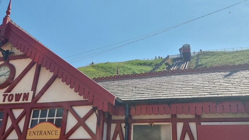 Fire breaks out at historic Saltburn Cliff Lift - BBC News