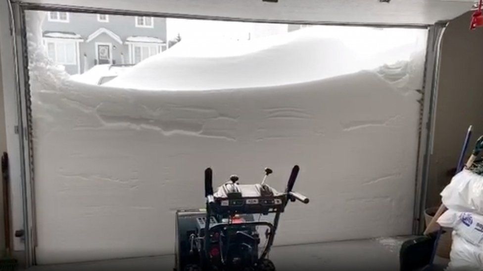 Canada snow: Soldiers have been sent to help out after record-breaking ...