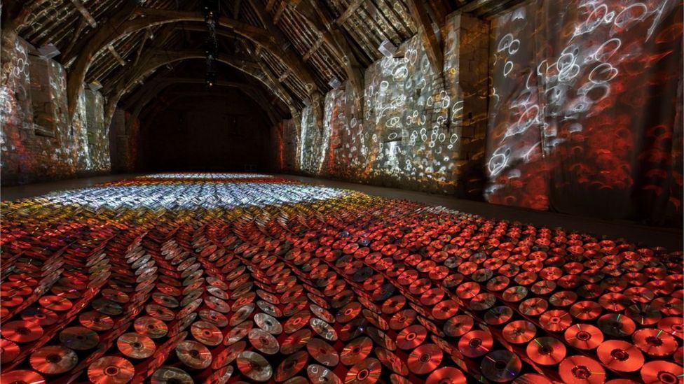 Hundreds of 'fireflies' to be sited at Dorothy House - BBC News