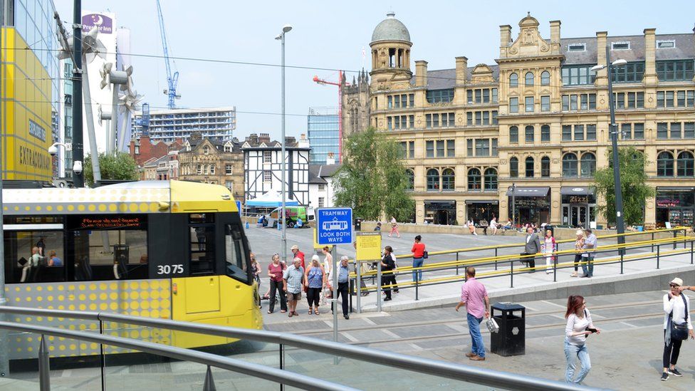 £165m Manchester tram line opens - BBC News