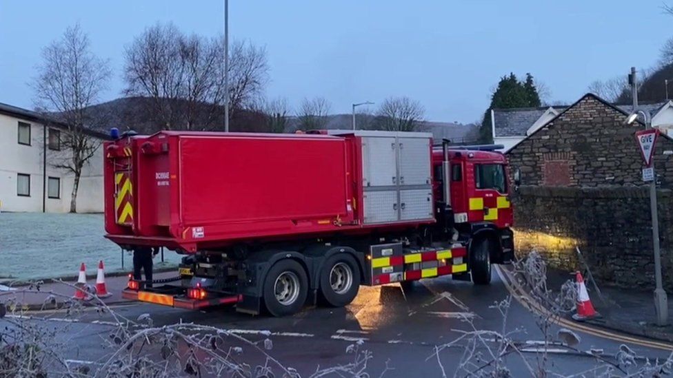 Llifogydd: Dioddefwyr yn gymwys i wneud cais am £1,000 - BBC Cymru Fyw