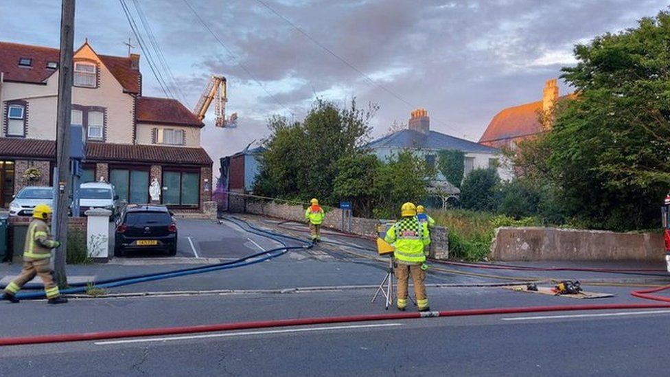 Weymouth: Two girls arrested after house set on fire - BBC News