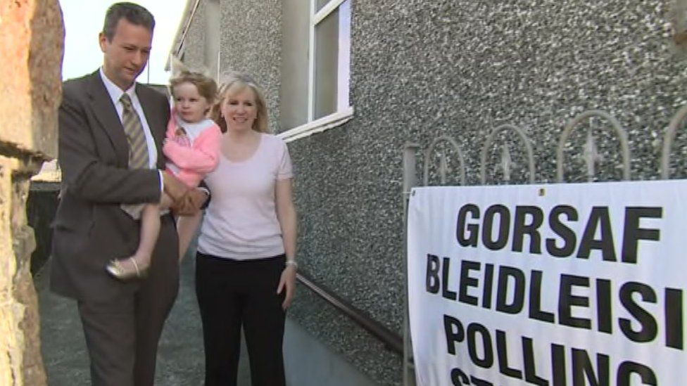 Welsh Assembly election 2016: Labour 'still top party' - BBC News