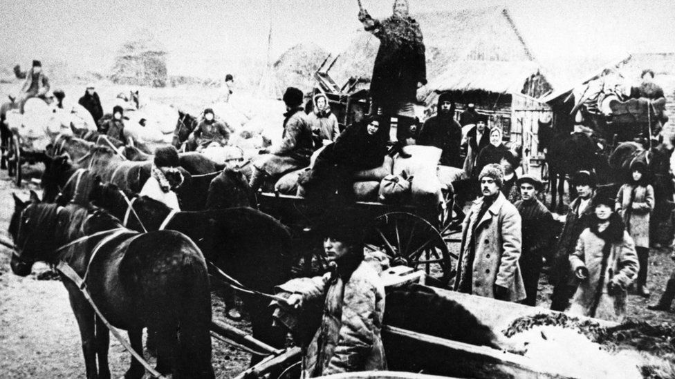 Services in West Yorkshire mark Stalin-era Ukraine famine - BBC News