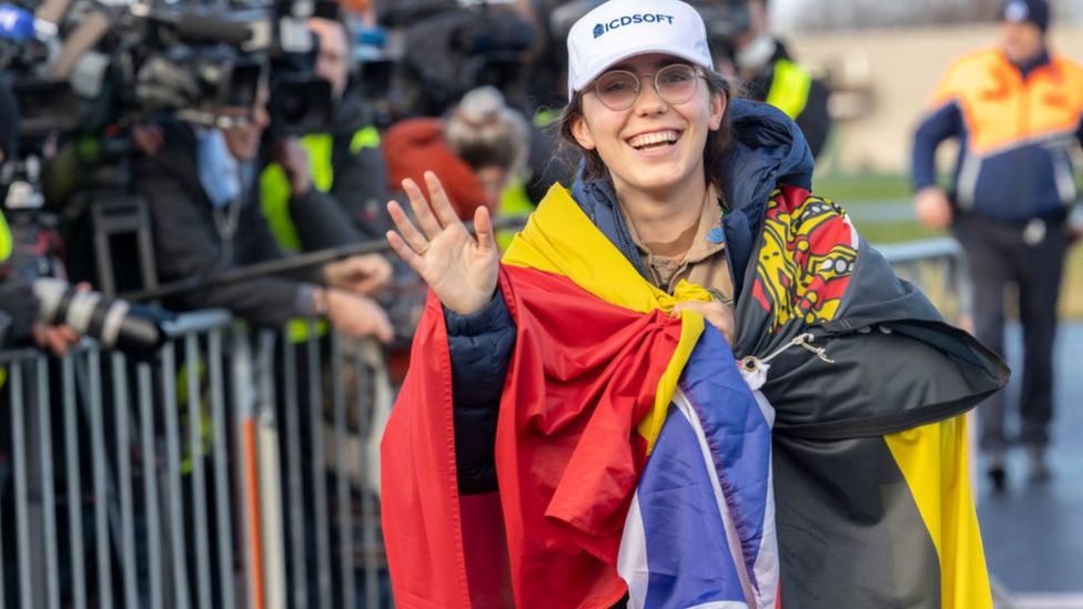 17-year old is youngest pilot to fly around the world solo! - BBC Newsround