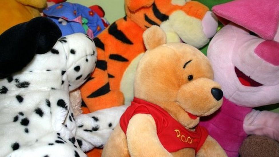 The skull of the 'real' Winnie goes on display - BBC News