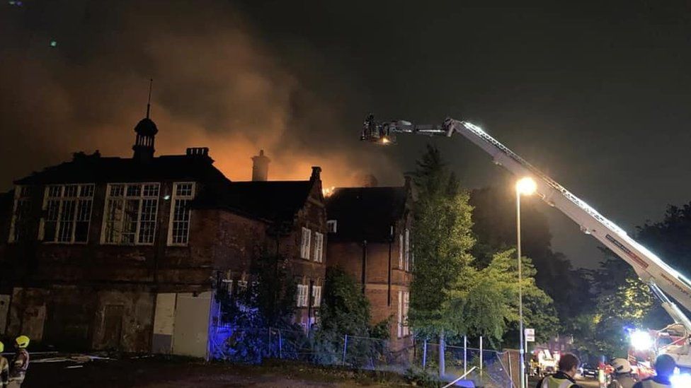 Fire crews battle blaze at former Dudley school - BBC News